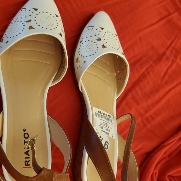 Rialto | Shoes | Ladie White With Brown Strap Sandel | Poshmark